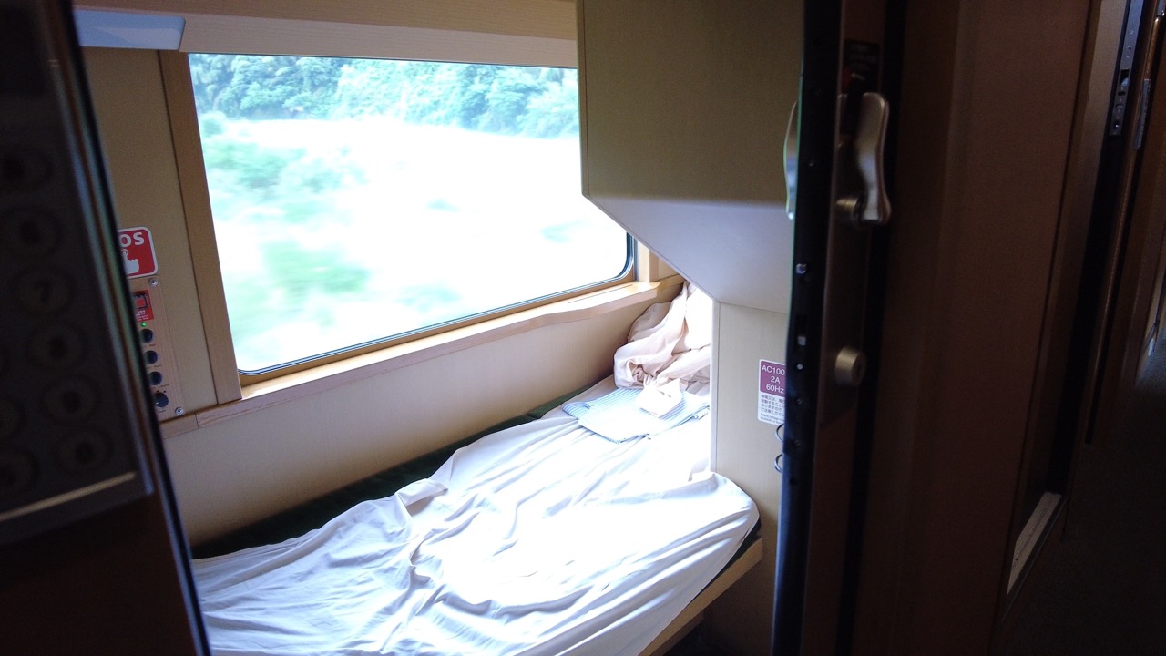 Japan's Only Sleeper Train: Sunrise Izumo Private Cabin Review
